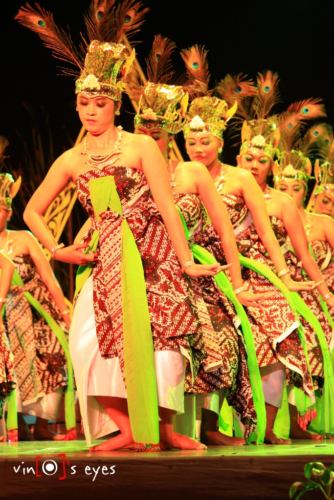 Pelangi Senja: Festival 'Padang Bulan'