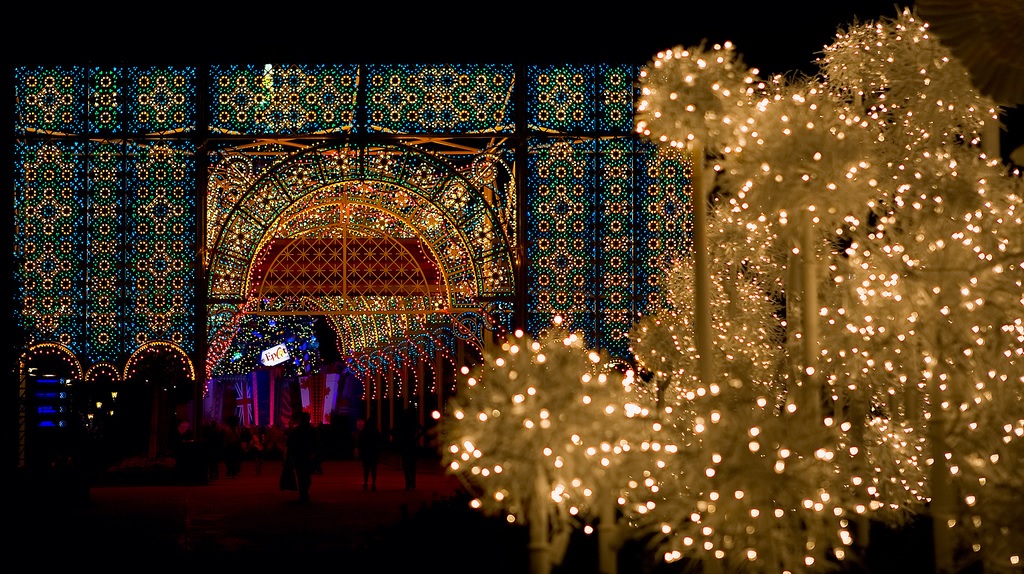 Disney Avenue: Remembering Epcot's Lights of Winter Holiday Display