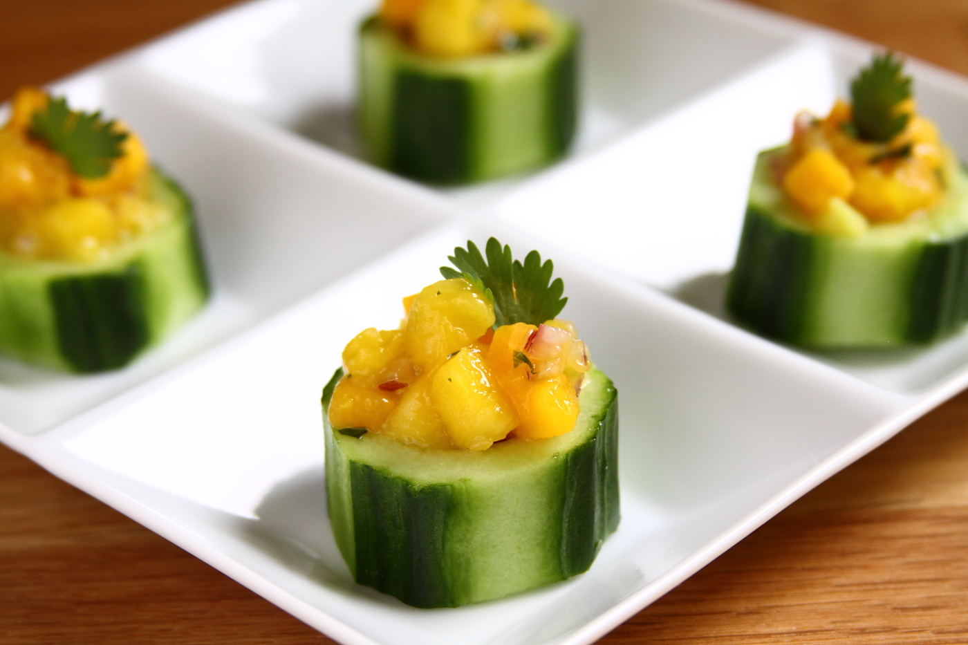 ShowFood Chef: Mango Salsa in Cucumber Cups