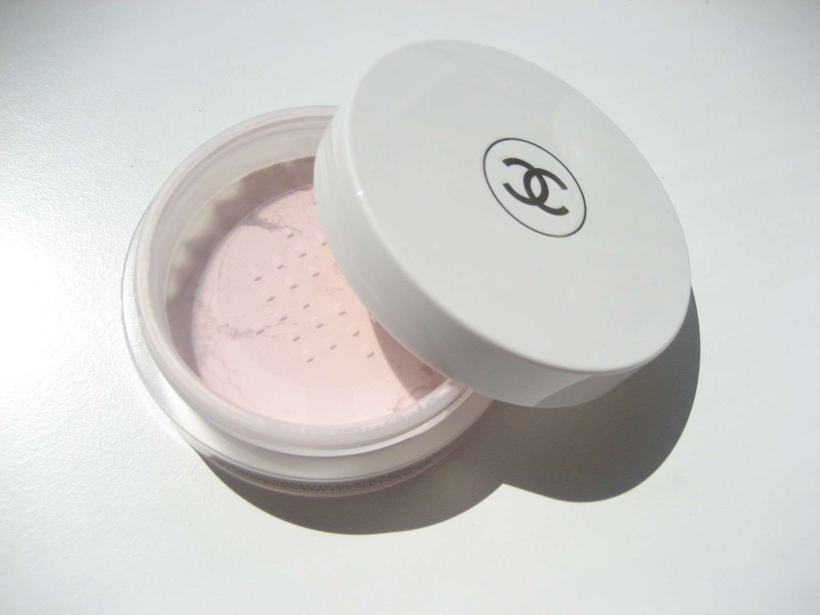 delicate hummingbird.: I'm diggin' powders! Chanel White Essentiel ...