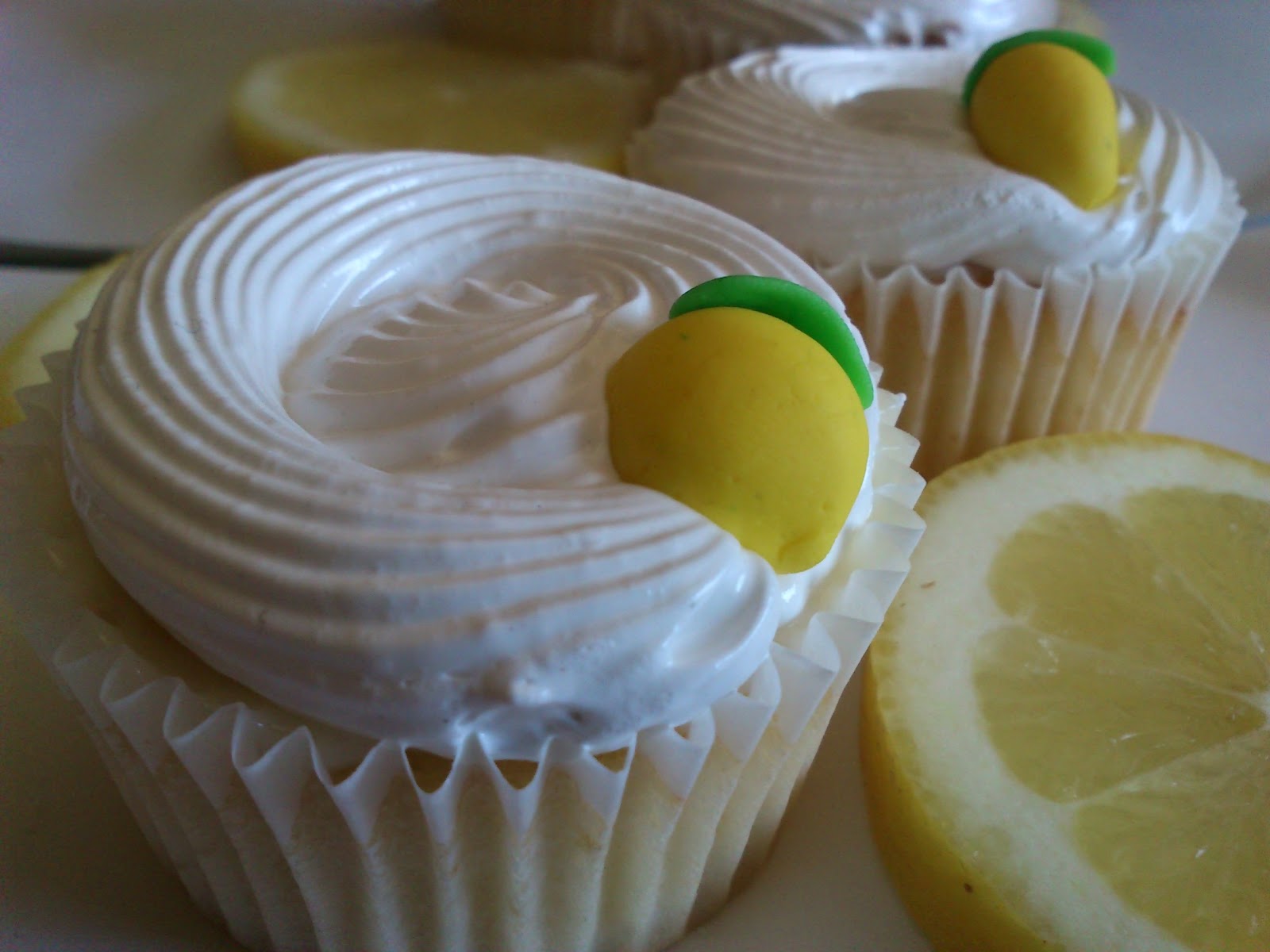 Cupcakes: LEMON PIE CUPCAKES