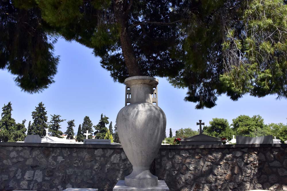 ΟΙ ΕΙΚΟΝΕΣ ΜΙΛΟΥΝ ΑΠΟ ΜΟΝΕΣ ΤΟΥΣ: Στο εβραϊκό νεκροταφείο του Γ ...
