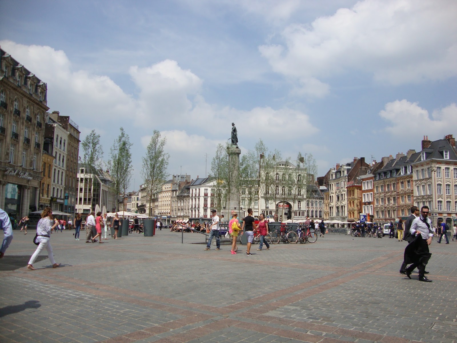Historia y Genealogía: Grande Place. Lille, Francia