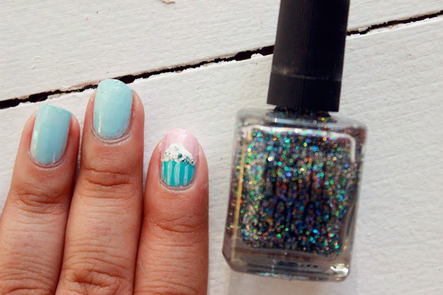 Sea of Blooming Dreams: A Month of Cake // Cupcake Nails