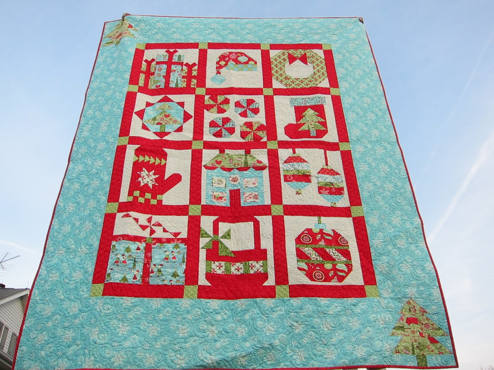 krislovesfabric: Happy Mail and A Favorite Christmas Quilt