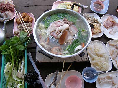 Thai Dining Etiquette – the Moo Kata | Thai noodles and snacks