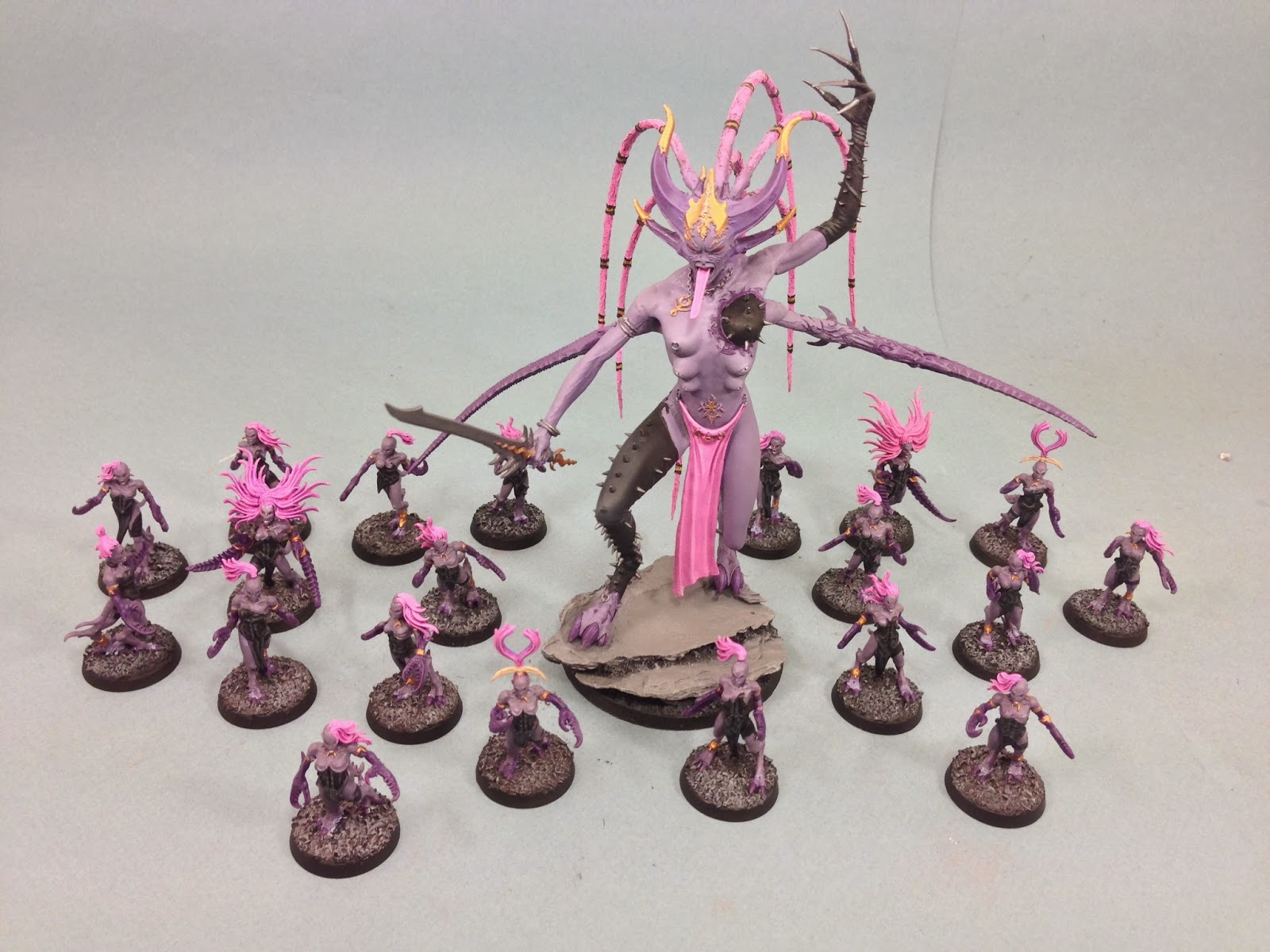 Itty Bitty Soldiers: Some AIW Tanks and 40k Daemonettes