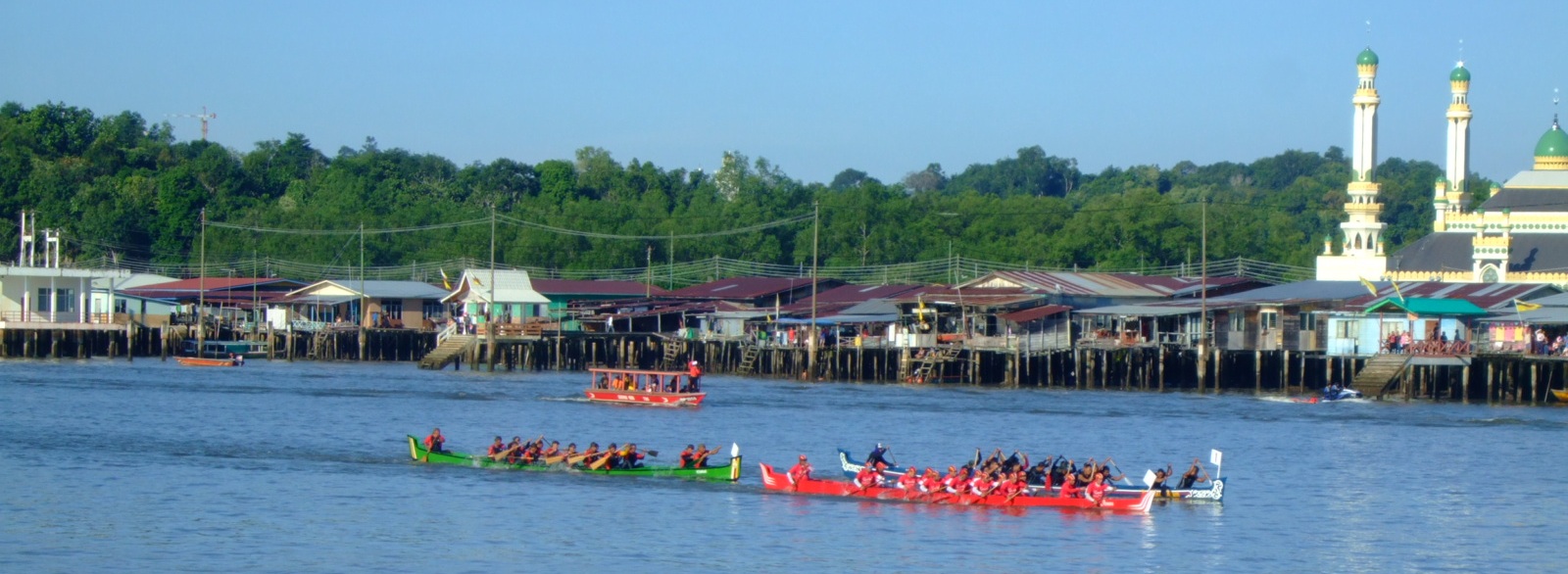Lumba Perahu Kayuh dan Lumba Perahu "Tambang"
