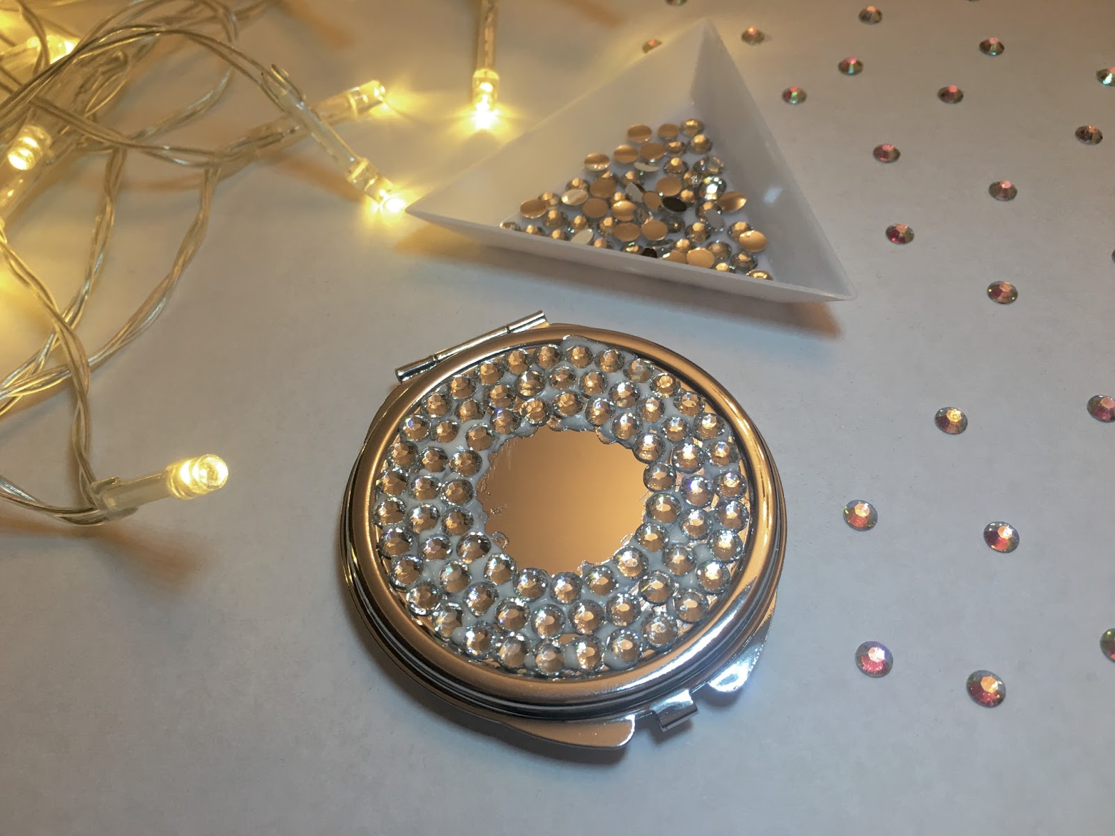DIY Customised Compact Mirror - Hannah Hawes