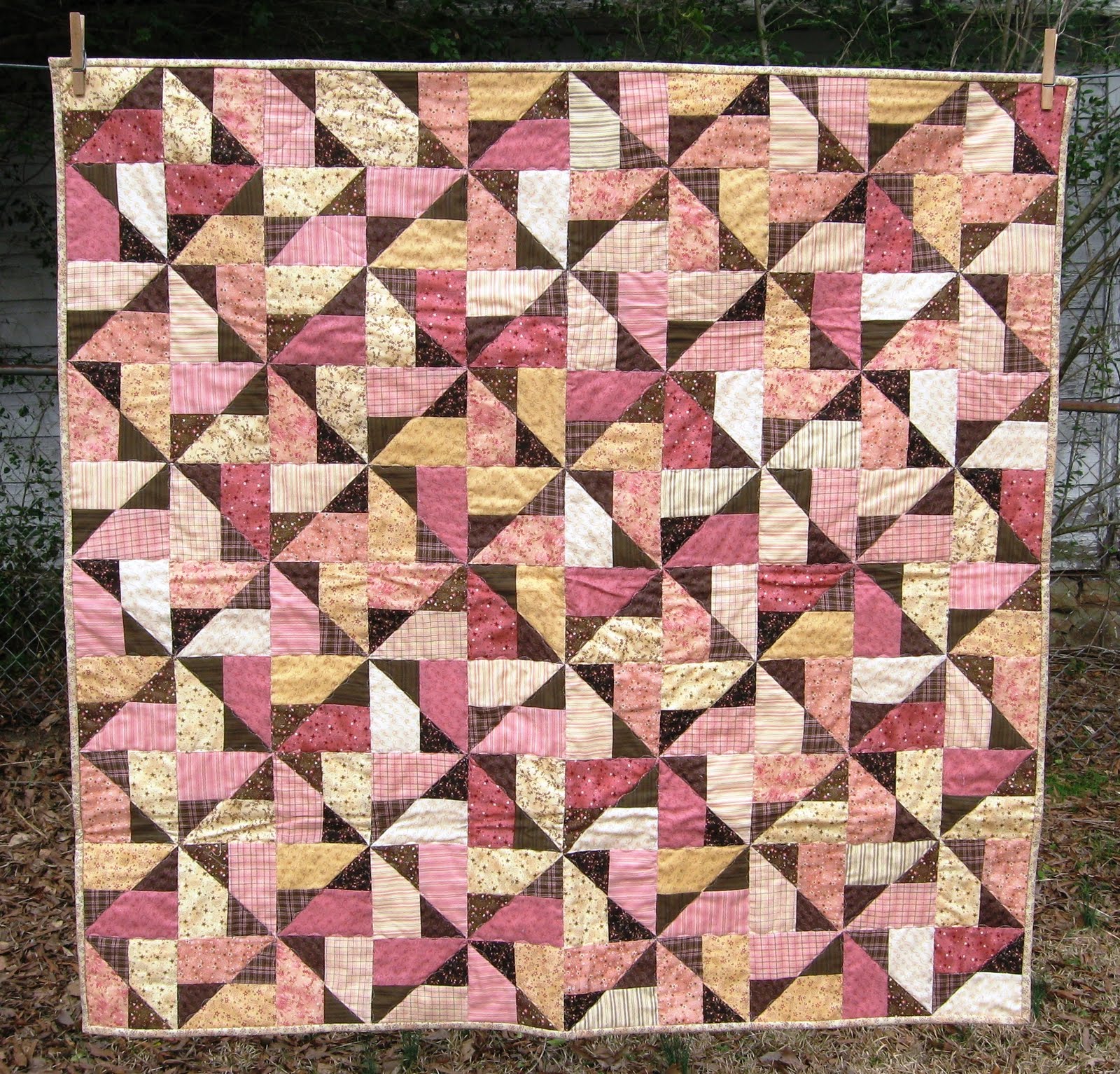 TOWN BEES: Pink and Brown Pinwheel Quilt