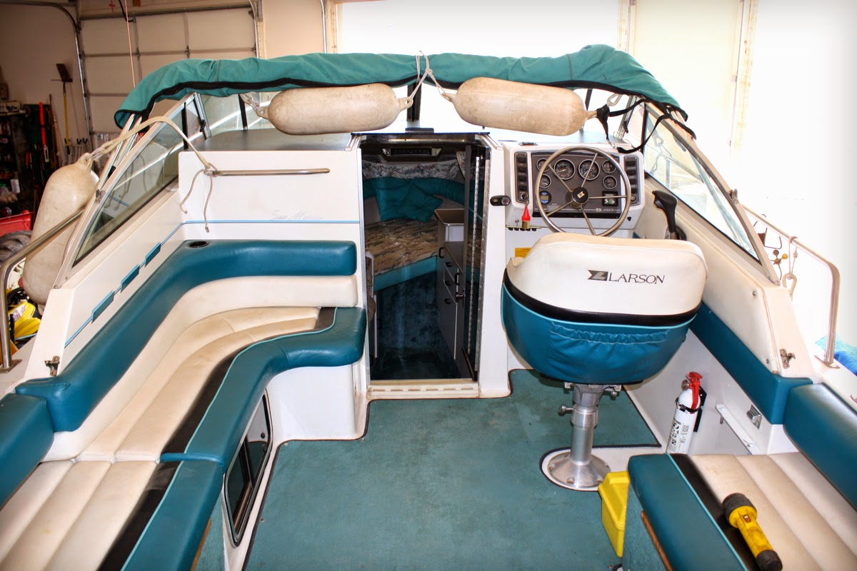 FOR SALE : 1990 25 Ft. Larson Boat San Marino Cuddy Cabin Stored INDOORS
