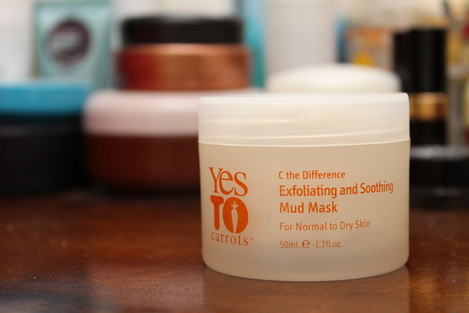 So Loverly: Review: Yes to Carrots Exfoliating and Soothing Mud Mask