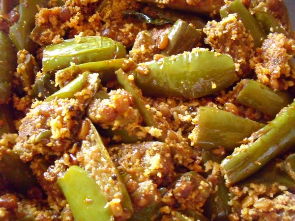Mysooru Badanekaayi Palya - Mildly Spicy Mysore Brinjal Dry Curry