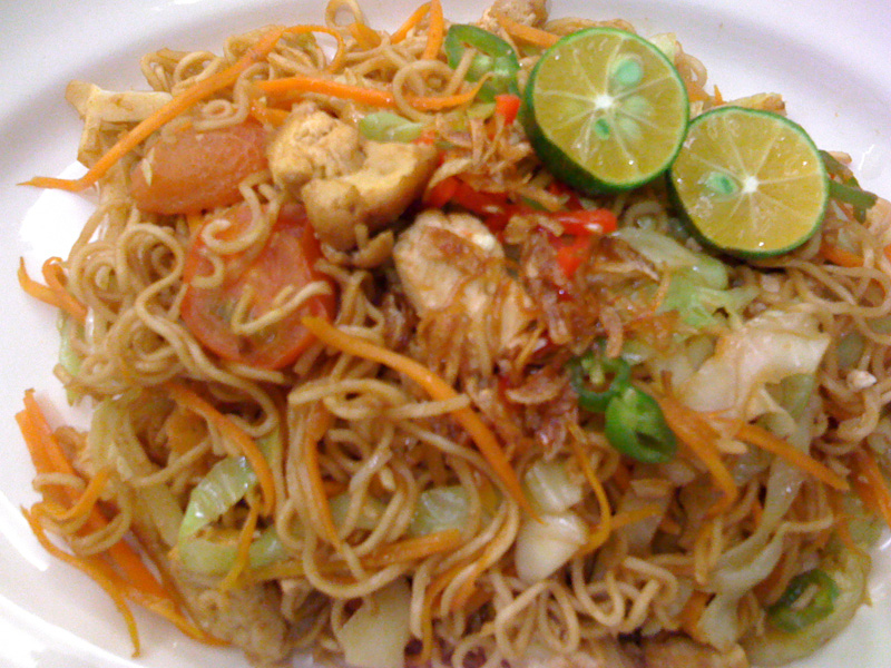 A Little of Everything: Maggi Goreng (Fried Maggi Mee)
