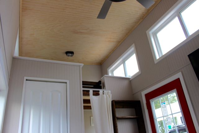 TINY HOUSE TOWN: Manor Grey Relax Shack Tiny House