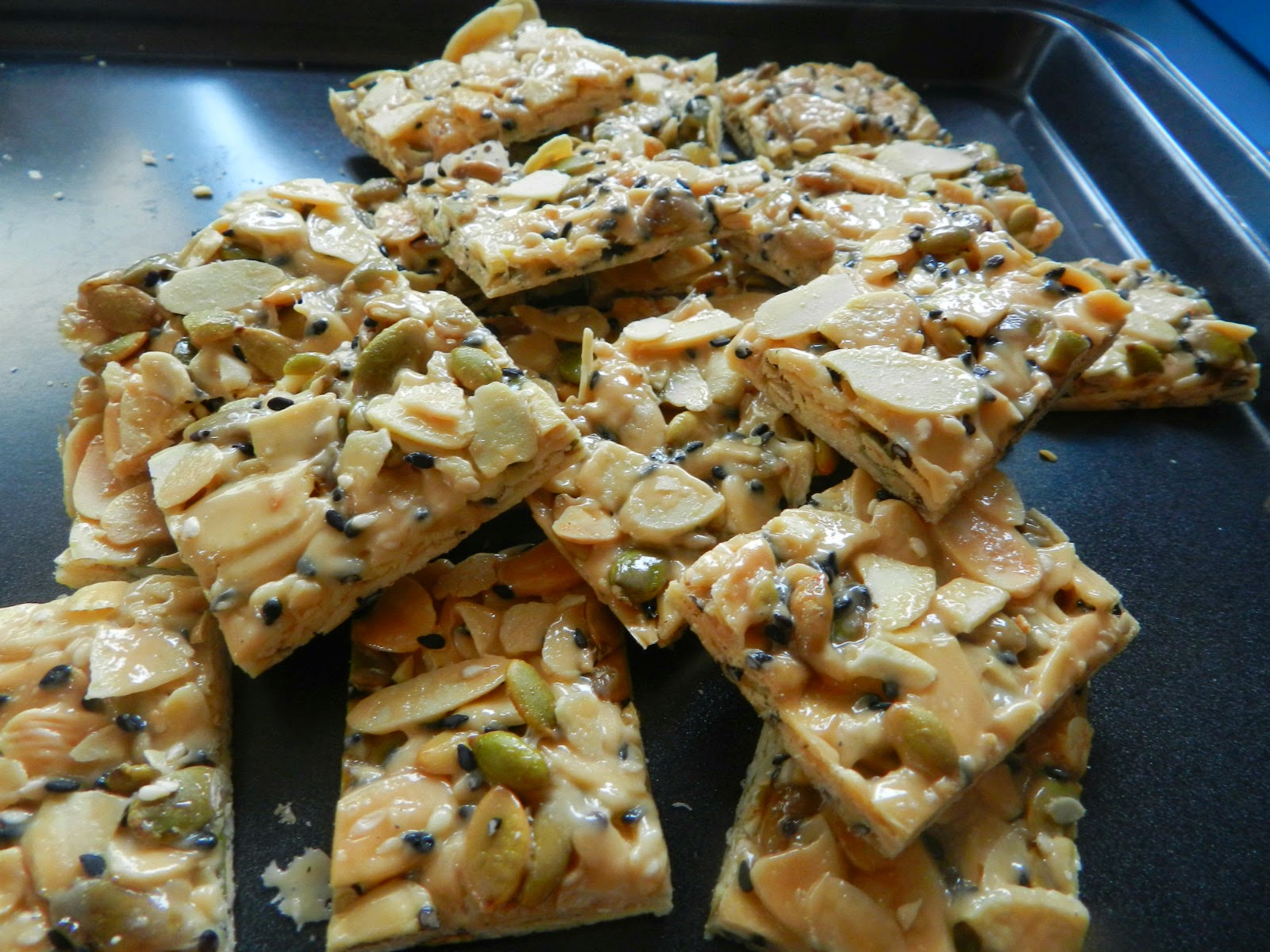 lina's kitchen: CRUNCHY CARAMEL ALMOND