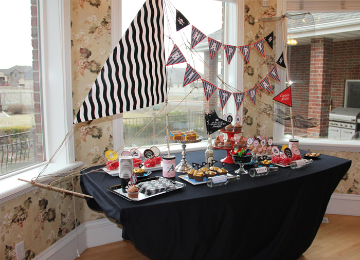 Party Frosting: Pirate party! For National Talk like a Pirate Day!