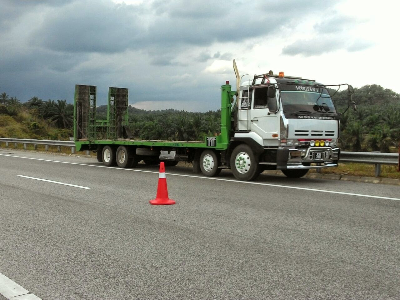 Lori Kren Service: Self loader Dungun Terengganu