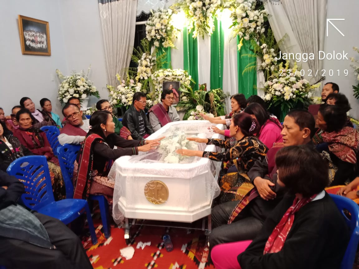 Prosesi Adat Saurmatua Ompung Tambos Br Manurung di Lumbanjulu Tobasa ...