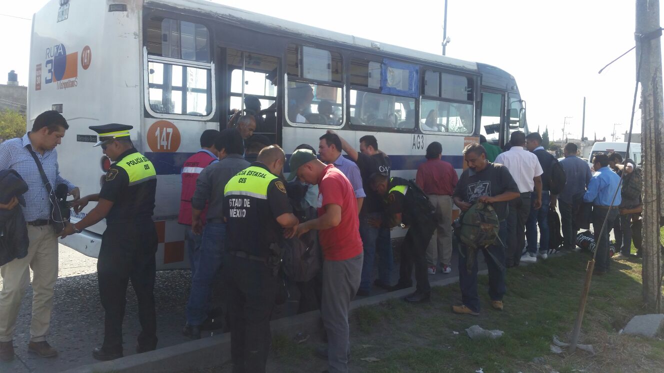 El mexiquense Hoy: ASEGURAN A 24 PERSONAS MEDIANTE OPERATIVO EN ECATEPEC