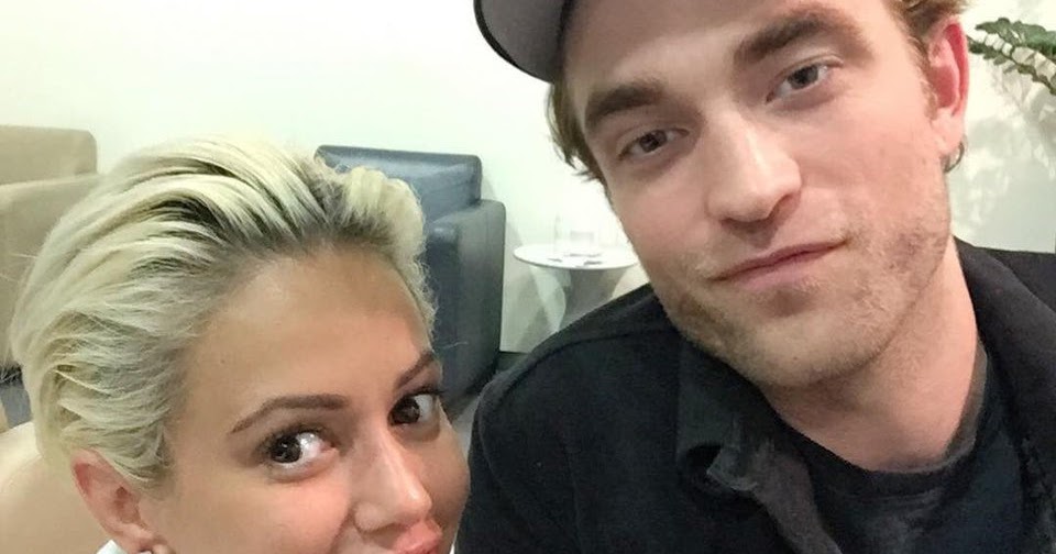 All About Robsten: Nuove fan foto di Robert a Parigi- 1 Giugno