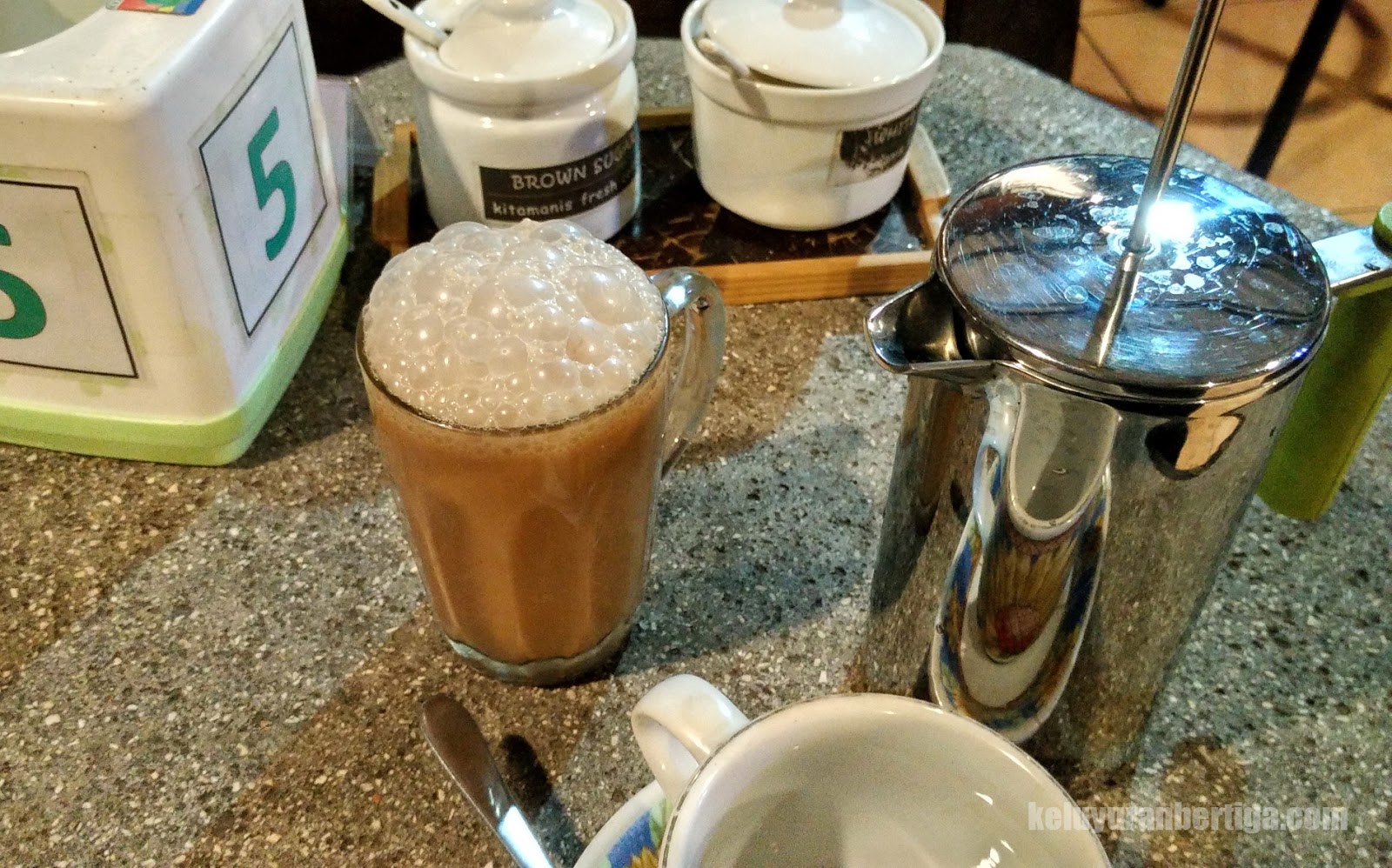 Exploring The Beauty of Nusantara: Menikmati Kopi Nusantara Di Warung ...