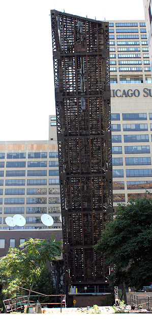 ArchitectureChicago PLUS: Batcolumn vs. Bridgecolumn