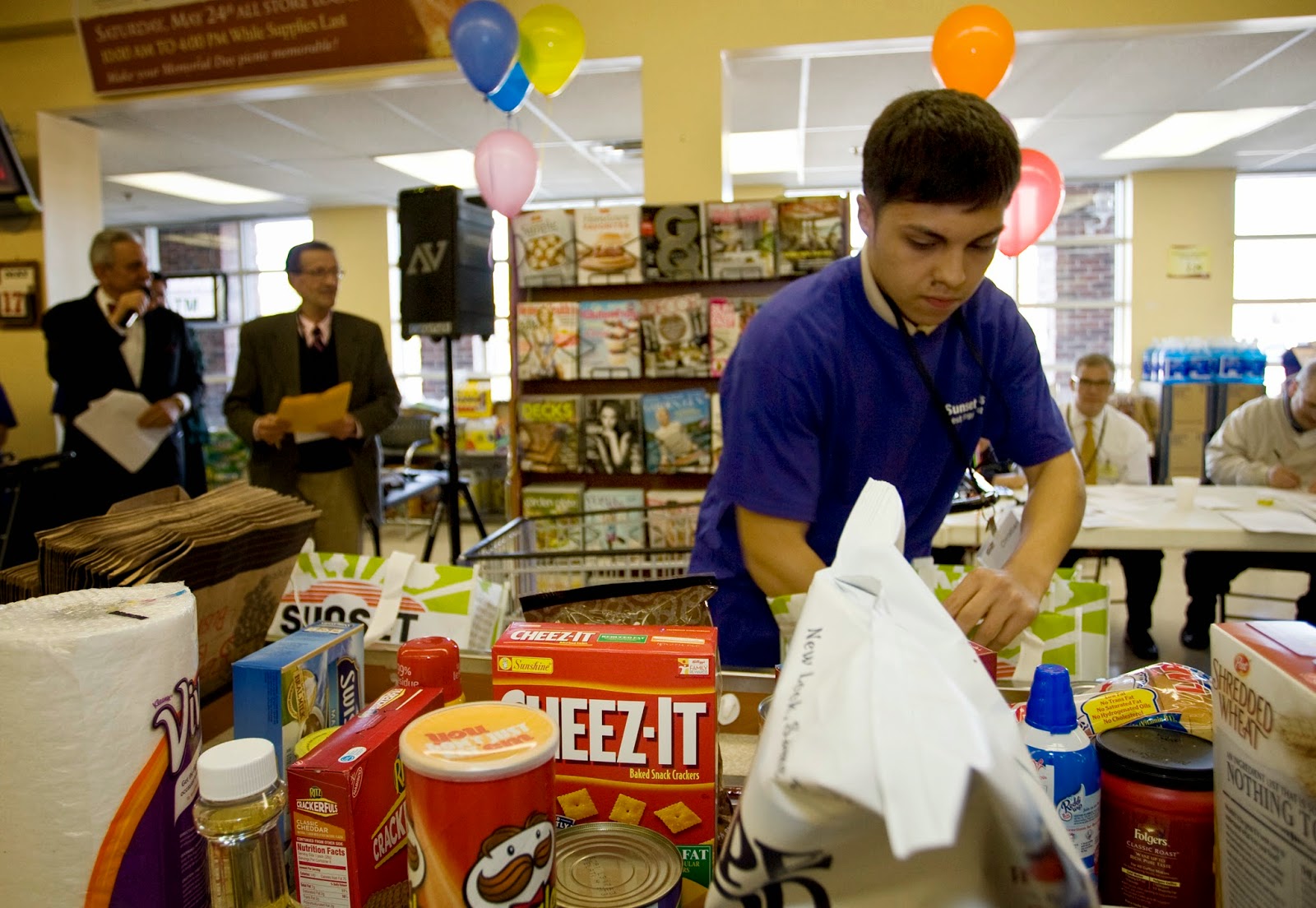 Mark Kodiak Ukena: Sunset Foods Best Baggers Contest