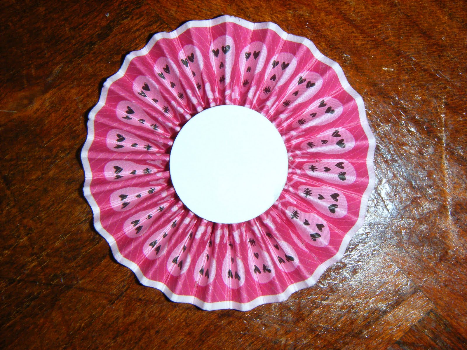 Leia Legweak's Handmade Crafts: Paper Rosette Tutorial