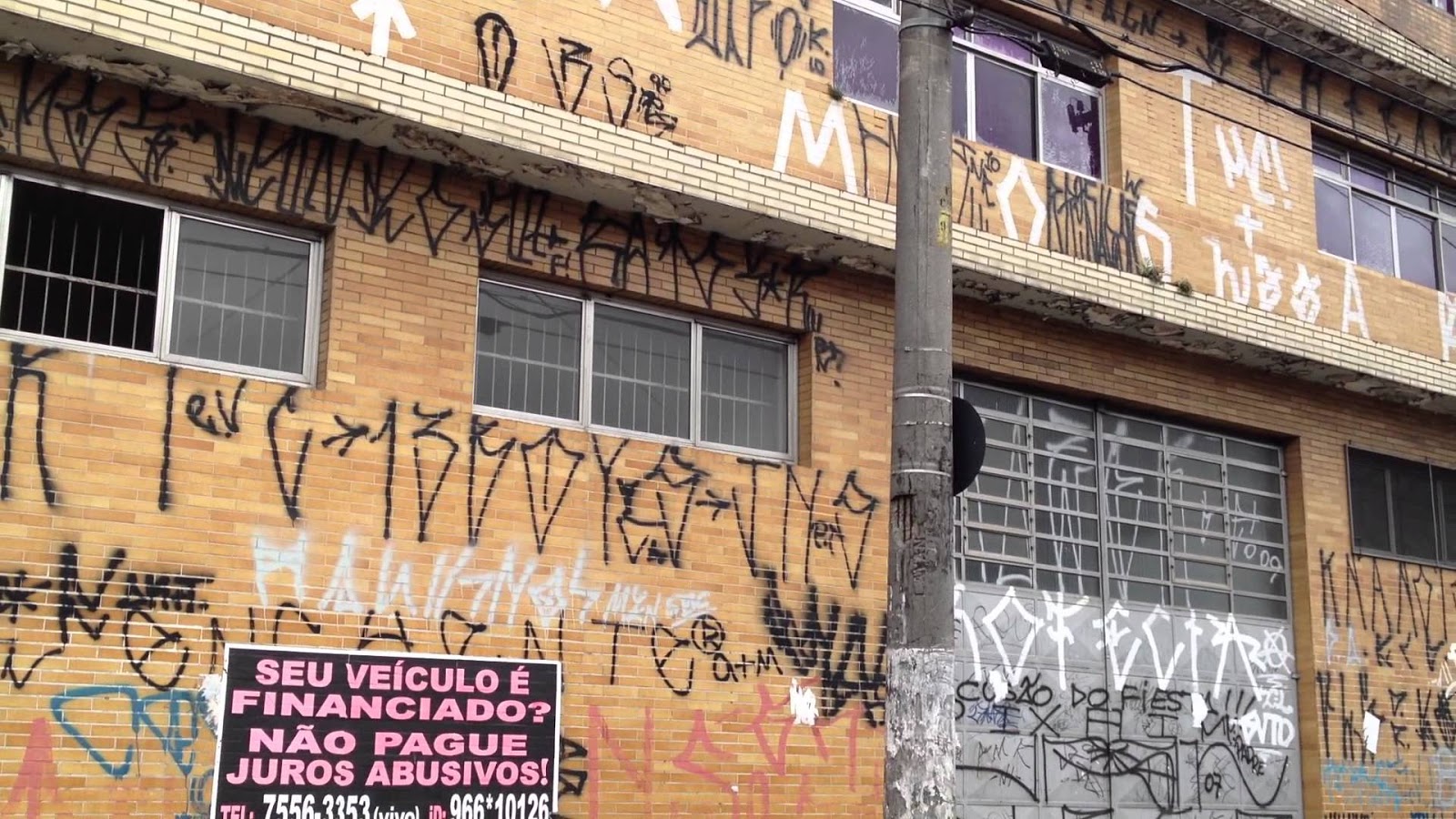 Jornal: Conexão Projeto Educar: Arte: Pixação vs Grafite