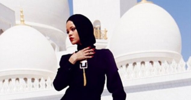 FTVMS210/325 2016: Rihanna's 'Sacred' Photoshoot