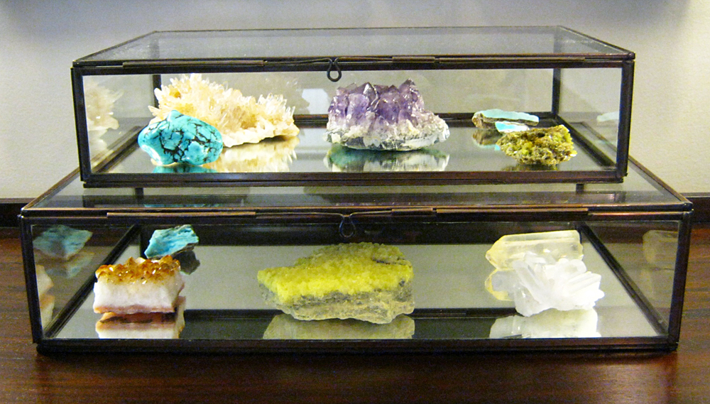 AM Dolce Vita: Rock Collection in Clarus Glass Display Boxes