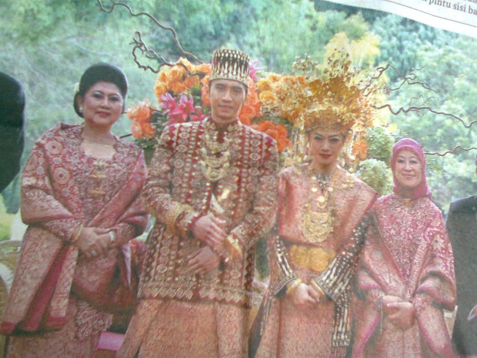 JONI SEPRIYAN BIN RIZWAR HAKIM: gambar bela diri dan kostum pernikahan ...