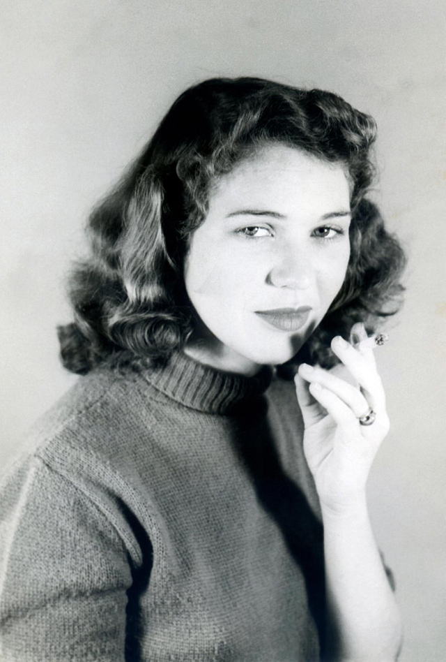 How to Hold a Cigarette in Style – 47 Vintage Snapshots Show Smoking ...