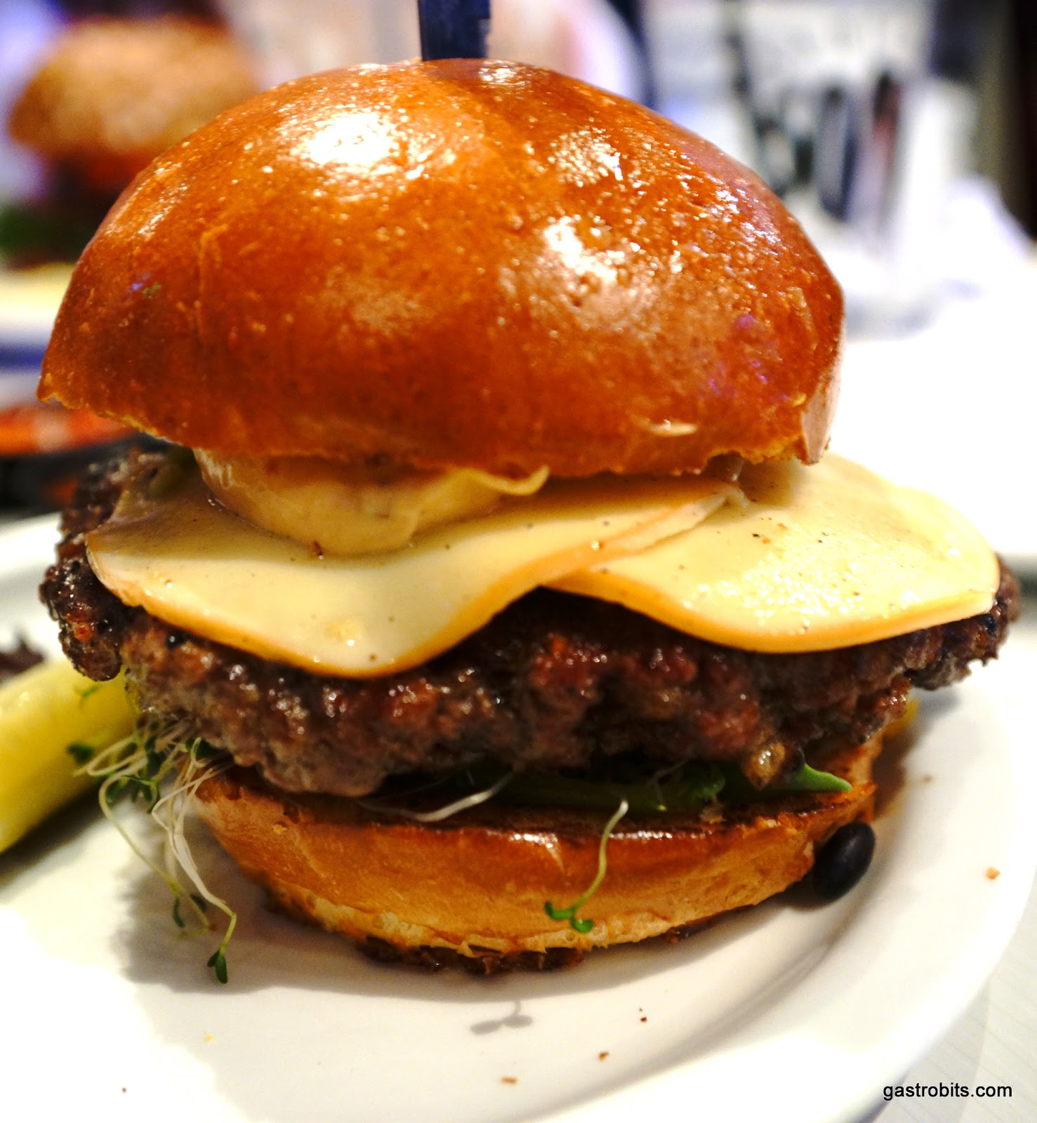 gastro bits: Slater's 50/50 (San Diego)