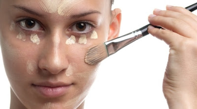 Estilo de uma jovem: Aprenda a passar base, corretivo e pó em 3,2,1...