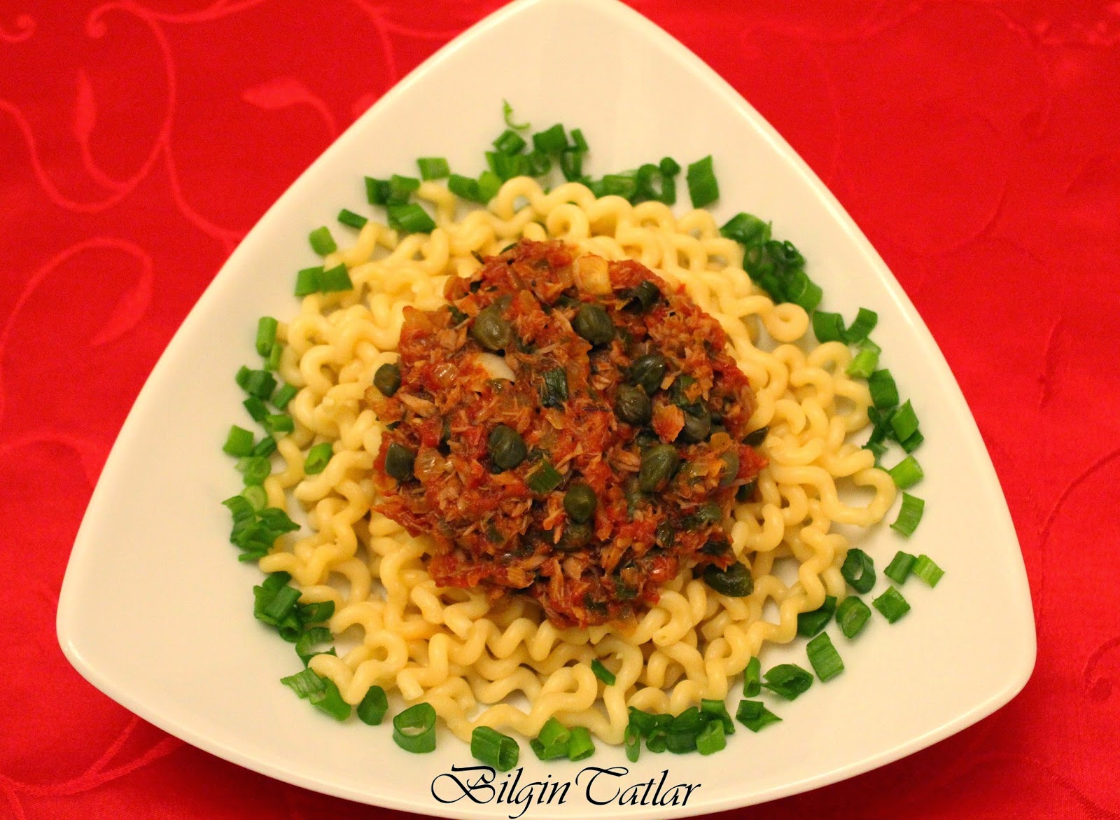 BİLGİN TATLAR: TON BALIKLI KAPARİLİ MAKARNA