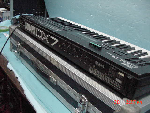 MATRIXSYNTH-B: Yamaha DX7 II FD Synthesizer Keyboard FM