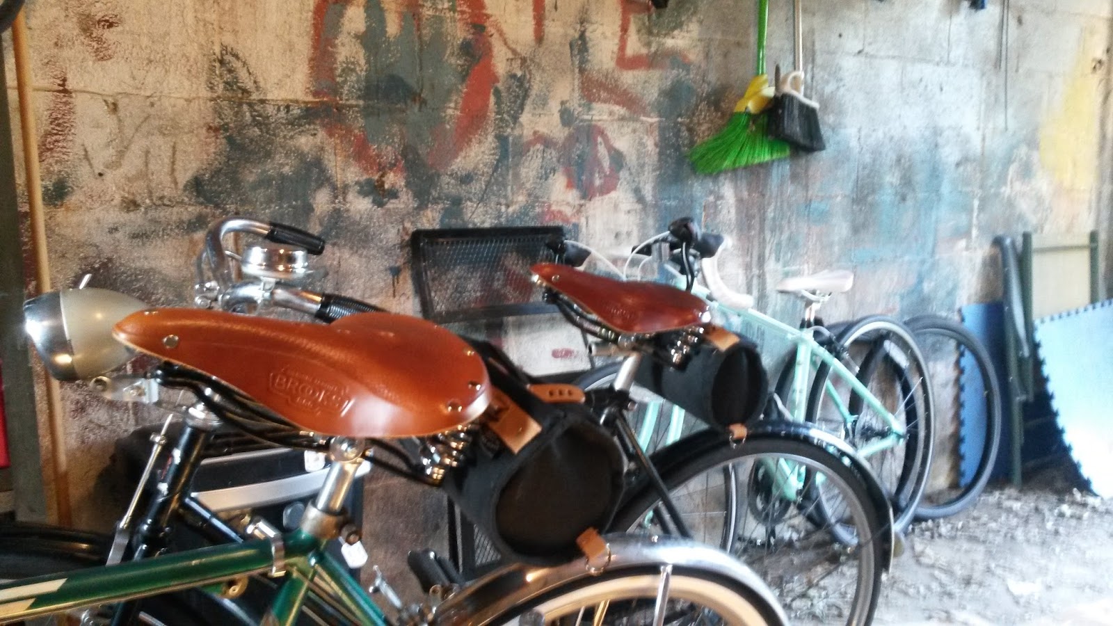 The Bike Shed: Brooks Honey versus Brooks Brown