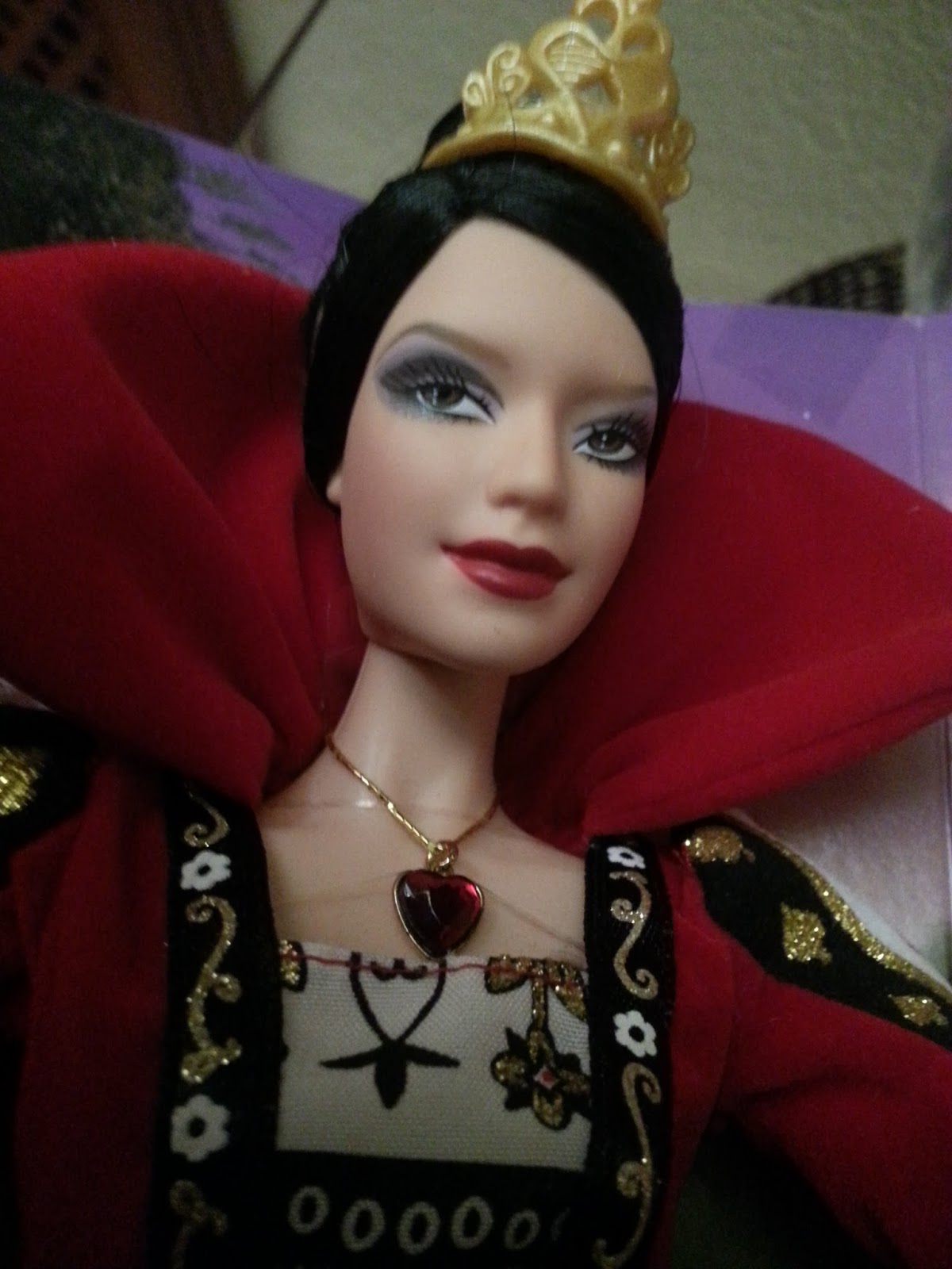 El Mundo Rosa de Barbie: Barbie Queen of Hearts, Alice in Wonderland ...