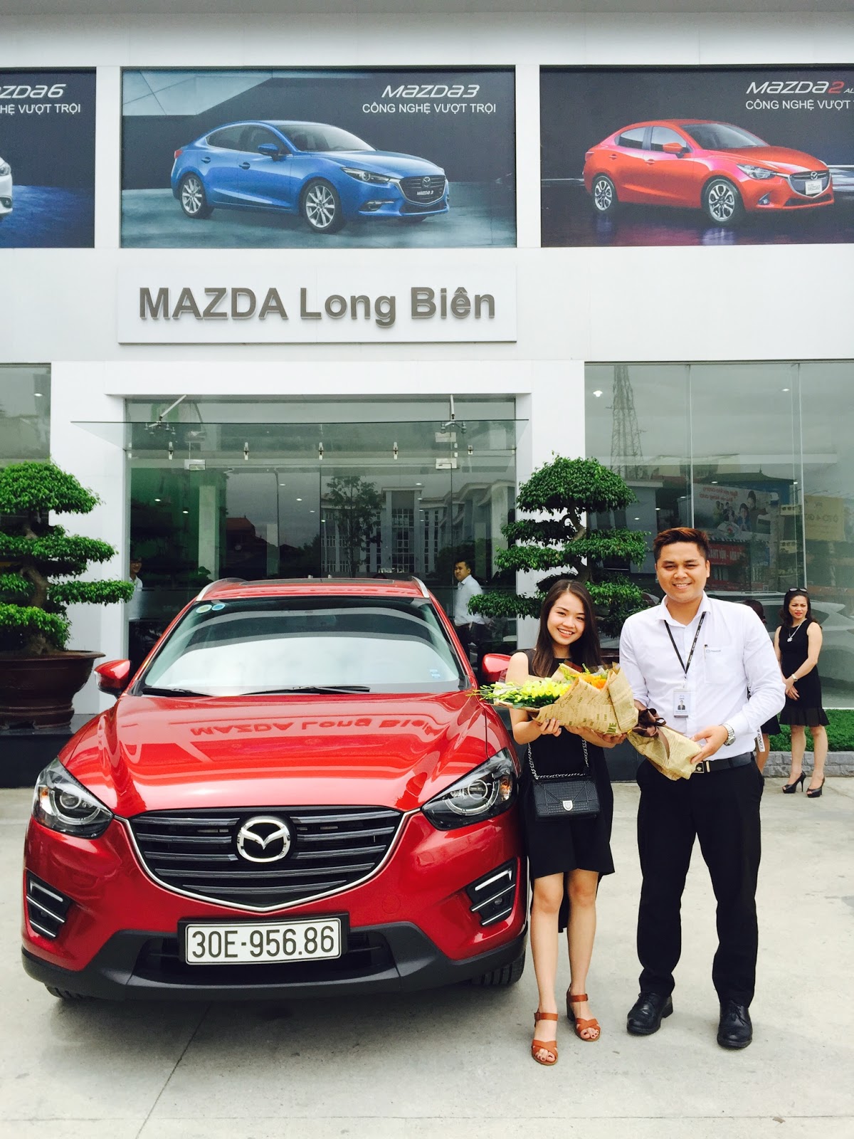 Mazda Long Biên bàn giao xe KH Trần Thị Đào - Lần thứ 2 | 【Mazda Long ...