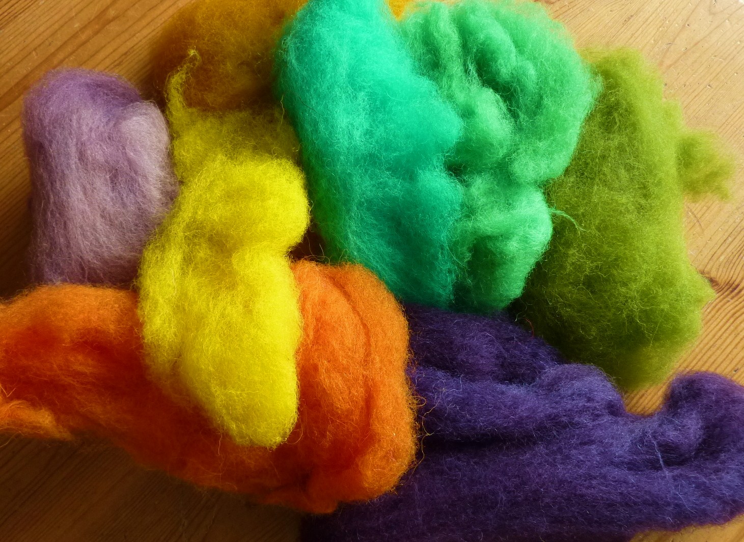 DE GULLE AARDE: wol verven met eierverf