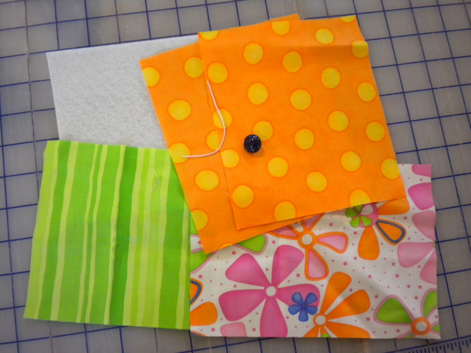 Sewtropolis: Tutorial: iTouch Pouch