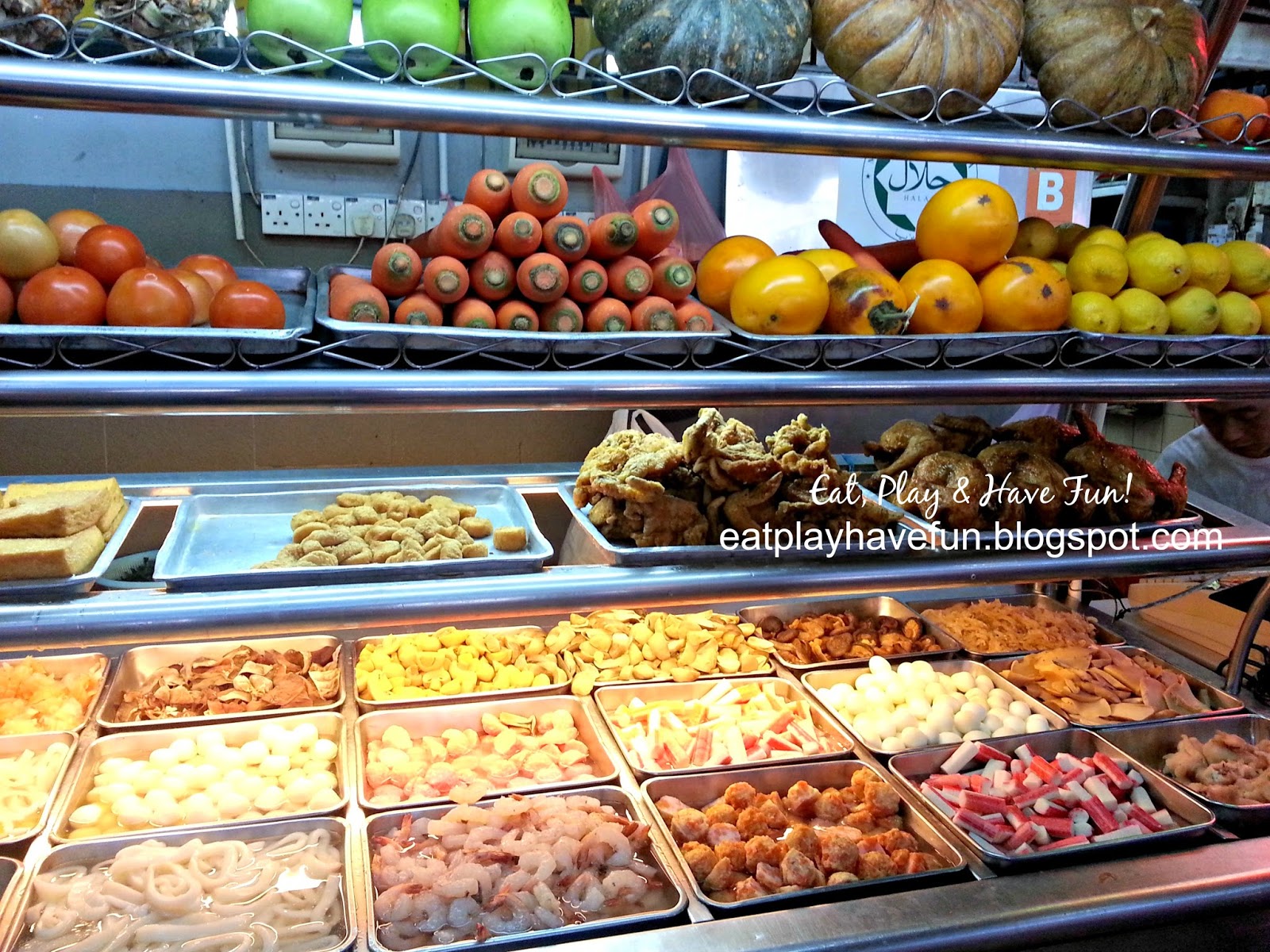 Eat, Play & Have Fun!: Top Spot Food Court @ Kuching