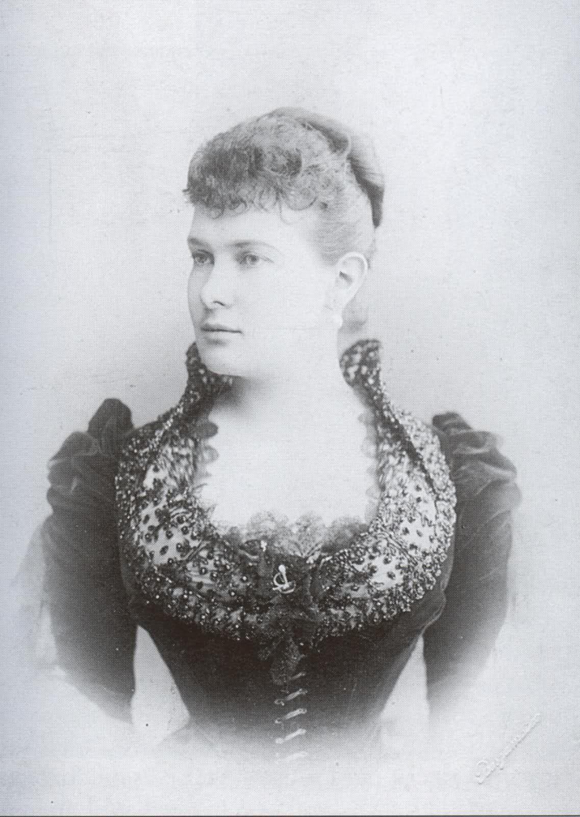 istorie si destin: From splendor to revolution: The Romanov Woman 1847-1928