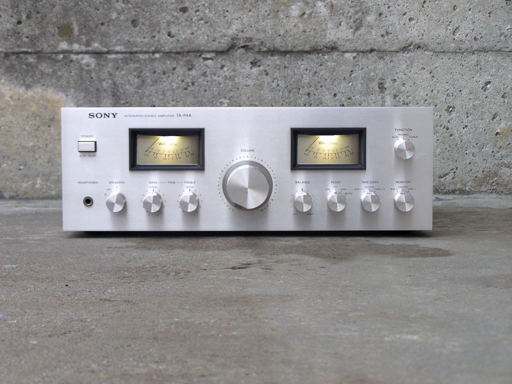 SEVENTIES STEREO: A stunning Sony integrated amp.
