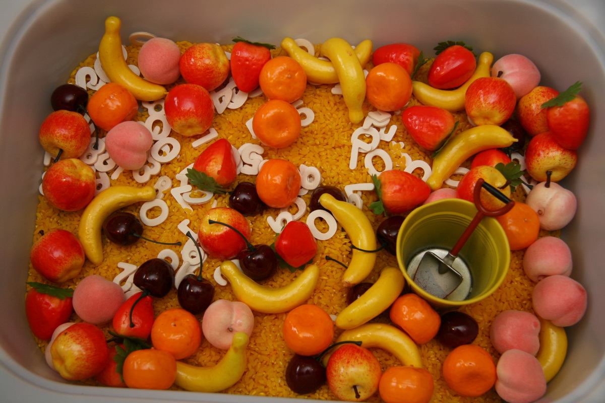 Live and play: Fruit Market Sensory Bin