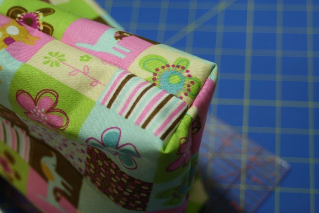 All Four Love: Tutorial Tuesday: No Pattern Tote Bag