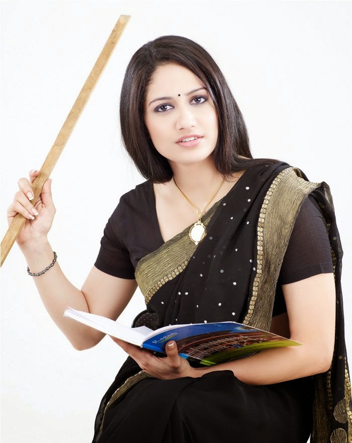 Actress Komal sharma Navel Show In Black Saree Stills - Cine Gallery