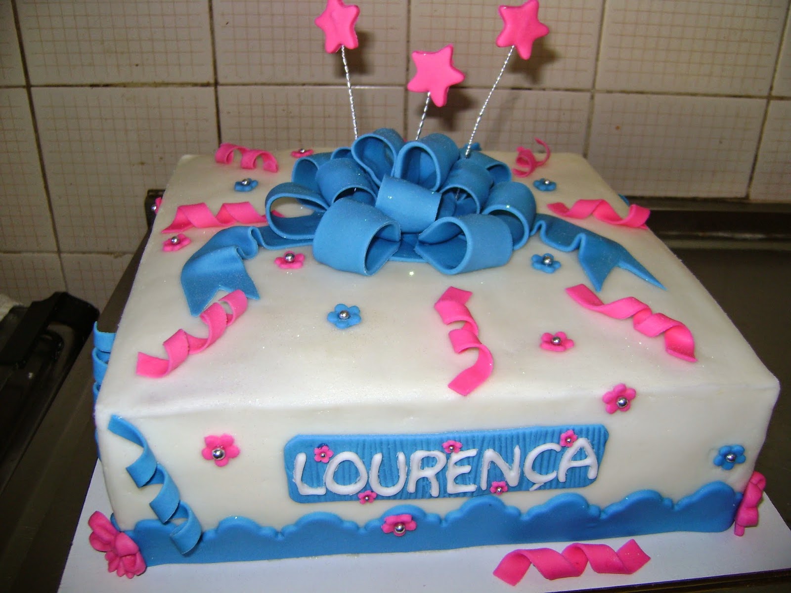 Adriana's Cake: Bolo Laço e Estrelas